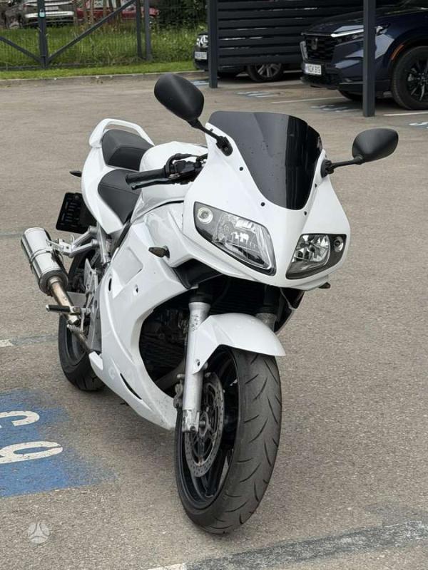 White Suzuki SV 2004 in Kaunas, with an engine capacity of 0.65 L and mileage of 58 thousand km for 2450 €, photo 4 on AUTOMOTO.COM.LV