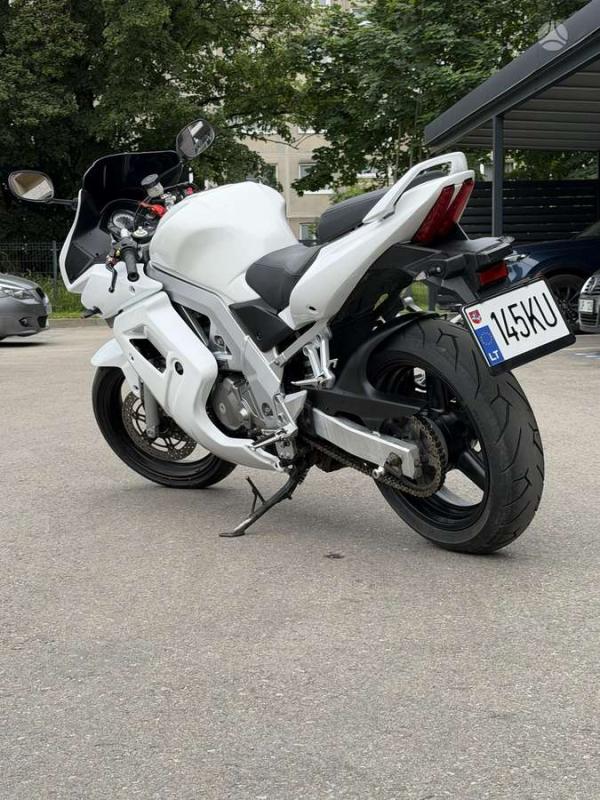 White Suzuki SV 2004 in Kaunas, with an engine capacity of 0.65 L and mileage of 58 thousand km for 2450 €, photo 5 on AUTOMOTO.COM.LV