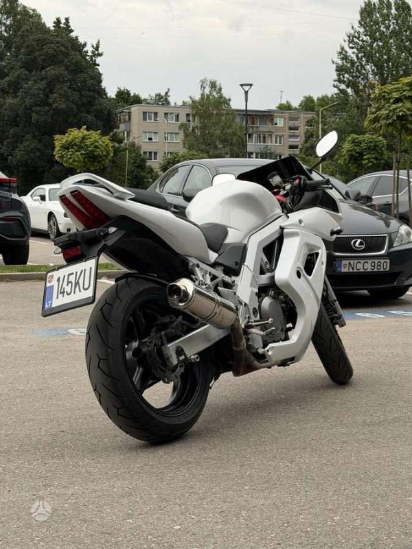 White Suzuki SV 2004 in Kaunas, with an engine capacity of 0.65 L and mileage of 58 thousand km for 2450 €, photo 6 on AUTOMOTO.COM.LV