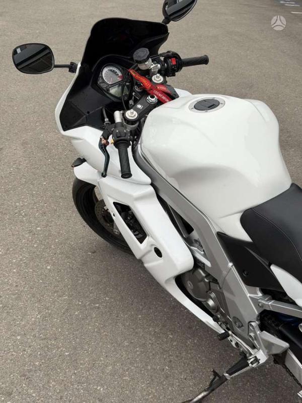 White Suzuki SV 2004 in Kaunas, with an engine capacity of 0.65 L and mileage of 58 thousand km for 2450 €, photo 7 on AUTOMOTO.COM.LV