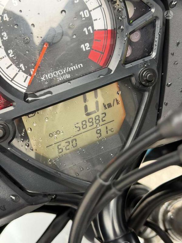 White Suzuki SV 2004 in Kaunas, with an engine capacity of 0.65 L and mileage of 58 thousand km for 2450 €, photo 9 on AUTOMOTO.COM.LV