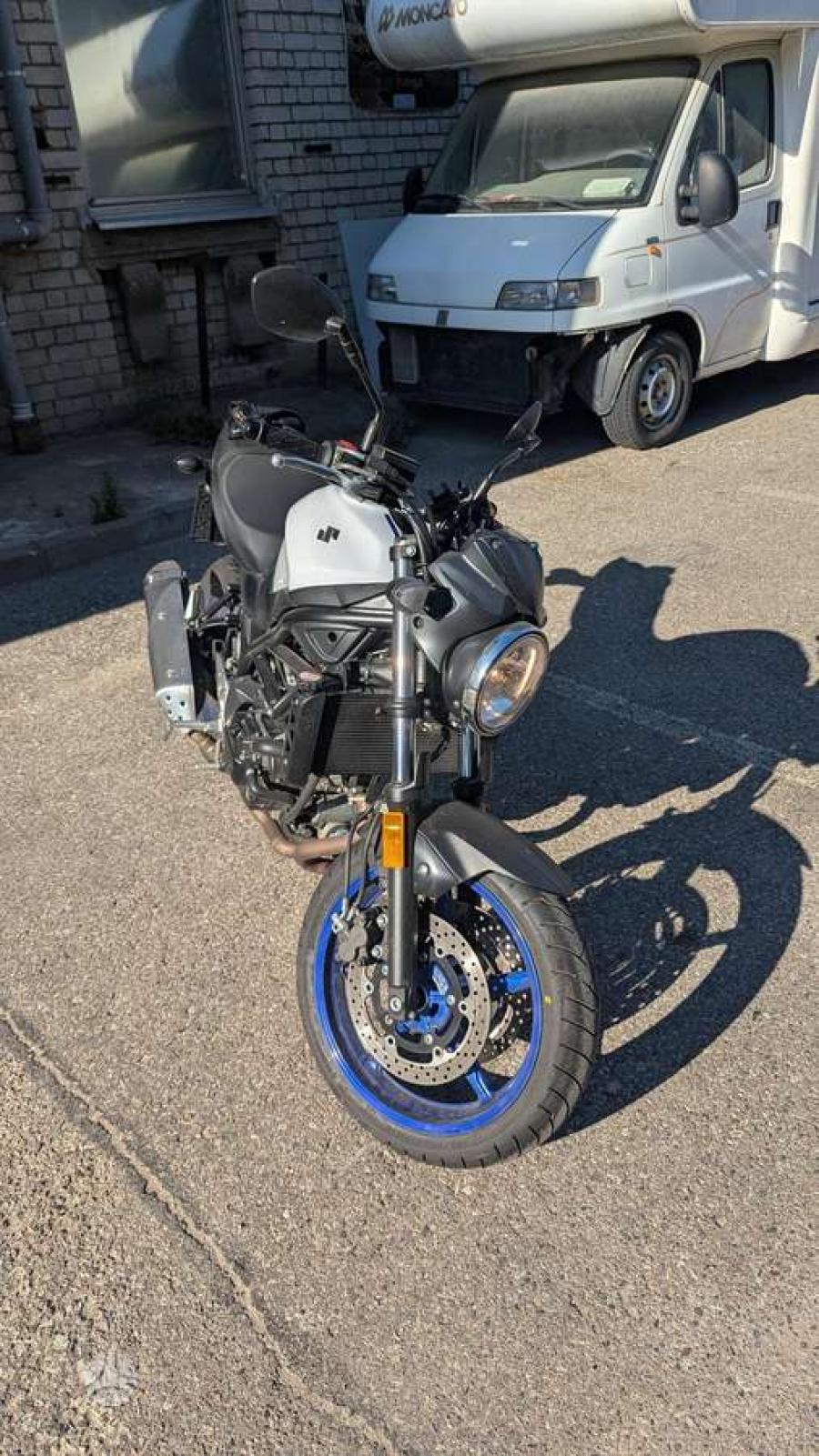 White Suzuki SV 2016 in Vilnius, with an engine capacity of 0.65 L and mileage of 13 thousand km for 4000 €, photo 1 on AUTOMOTO.COM.LV