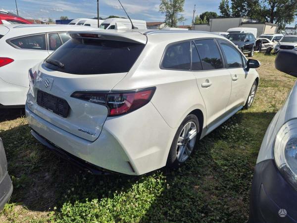 White Suzuki swace 2022 in Panevezys, with an engine capacity of 1.80 L and mileage of 171 thousand km for 12300 €, photo 3 on AUTOMOTO.COM.LV