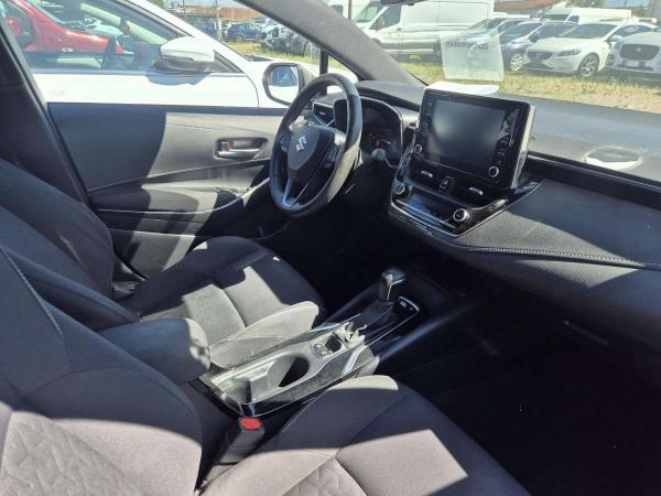 White Suzuki swace 2022 in Panevezys, with an engine capacity of 1.80 L and mileage of 171 thousand km for 12300 €, photo 5 on AUTOMOTO.COM.LV