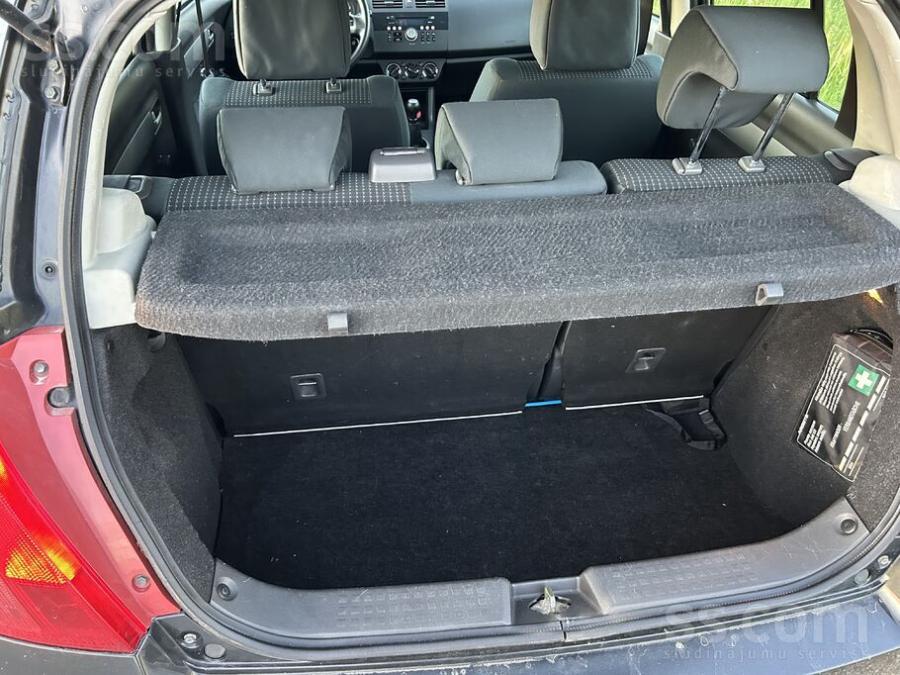 Black Suzuki Swift 2005 in Bauska, with an engine capacity of 1.30 L and mileage of 165 thousand km for 2400 €, photo 9 on AUTOMOTO.COM.LV