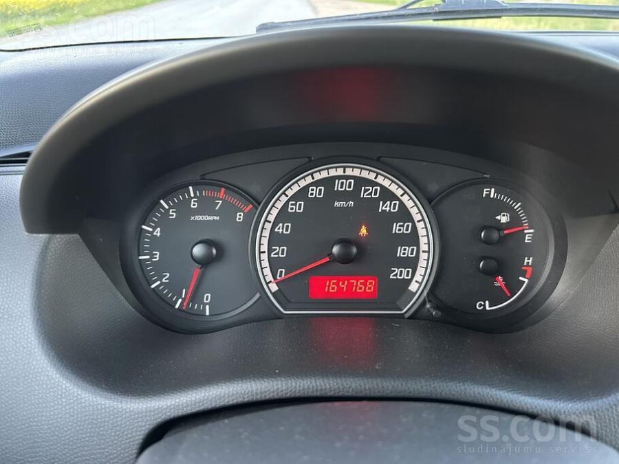 Black Suzuki Swift 2005 in Bauska, with an engine capacity of 1.30 L and mileage of 165 thousand km for 2400 €, photo 11 on AUTOMOTO.COM.LV