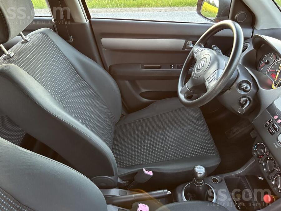 Black Suzuki Swift 2005 in Bauska, with an engine capacity of 1.30 L and mileage of 165 thousand km for 2400 €, photo 13 on AUTOMOTO.COM.LV