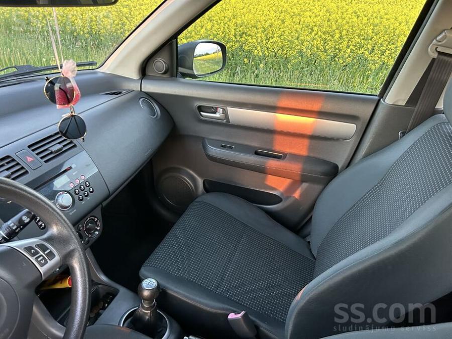 Black Suzuki Swift 2005 in Bauska, with an engine capacity of 1.30 L and mileage of 165 thousand km for 2400 €, photo 14 on AUTOMOTO.COM.LV