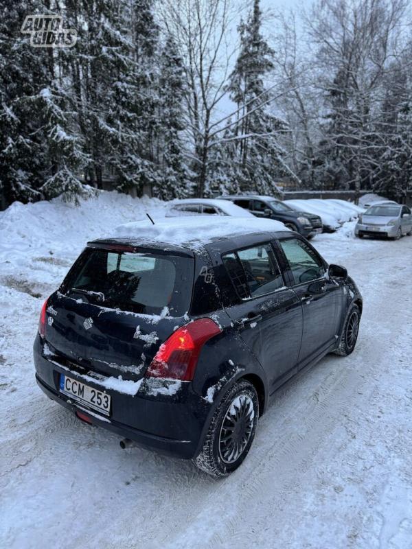 Melns Suzuki Swift 2006 Viļņa, ar dzinēja tilpumu 1.30 L un nobraukumu 180 tūkst. km par 900 €, foto 3 vietnē AUTOMOTO.COM.LV