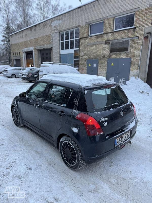 Melns Suzuki Swift 2006 Viļņa, ar dzinēja tilpumu 1.30 L un nobraukumu 180 tūkst. km par 900 €, foto 4 vietnē AUTOMOTO.COM.LV