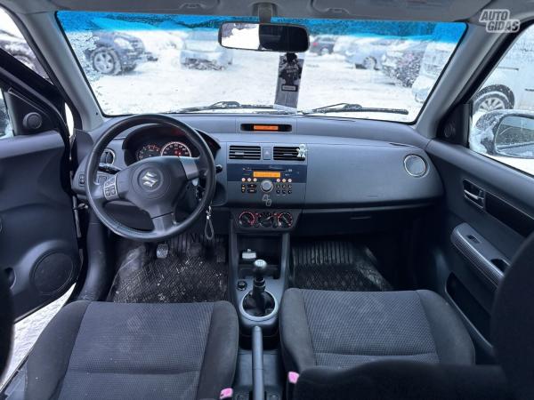 Melns Suzuki Swift 2006 Viļņa, ar dzinēja tilpumu 1.30 L un nobraukumu 180 tūkst. km par 900 €, foto 5 vietnē AUTOMOTO.COM.LV