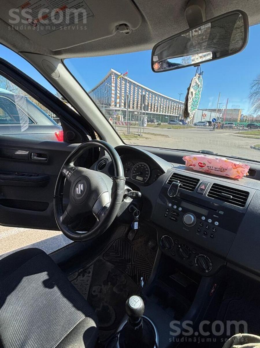 Melns Suzuki Swift 2006 Liepāja, ar dzinēja tilpumu 1.30 L un nobraukumu 390 tūkst. km par 799 €, foto 3 vietnē AUTOMOTO.COM.LV