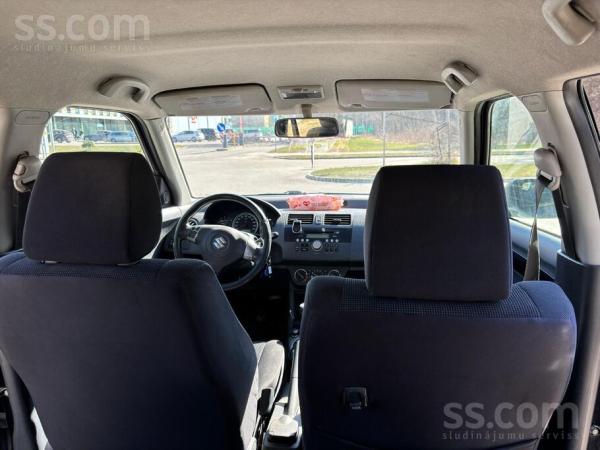 Black Suzuki Swift 2006 in Liepaja, with an engine capacity of 1.30 L and mileage of 390 thousand km for 799 €, photo 5 on AUTOMOTO.COM.LV