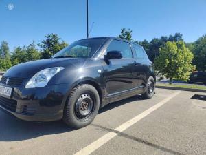 Melns Suzuki Swift 2006 Viļņa, ar dzinēja tilpumu 1.30 L un nobraukumu 221 tūkst. km par 1650 €, foto  vietnē AUTOMOTO.COM.LV