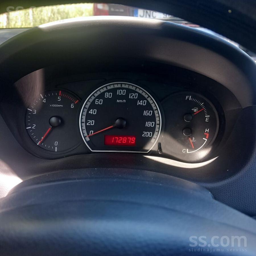 Black Suzuki Swift 2006 in Liepaja, with an engine capacity of 1.30 L and mileage of 173 thousand km for 1800 €, photo 6 on AUTOMOTO.COM.LV
