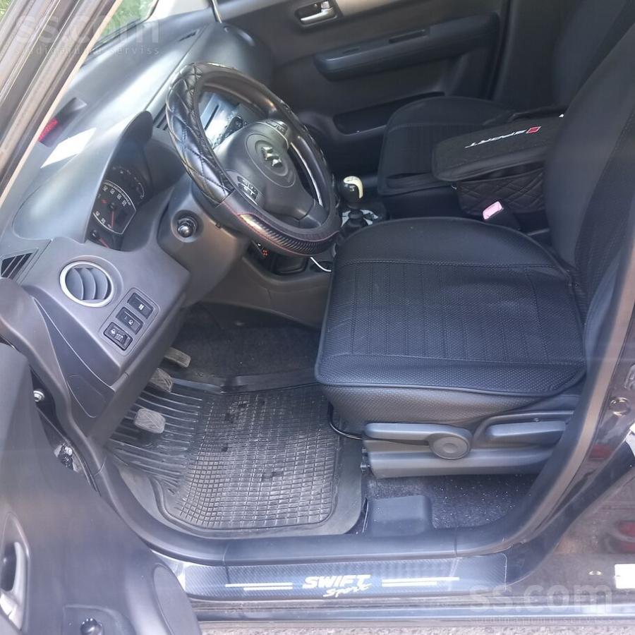 Black Suzuki Swift 2006 in Liepaja, with an engine capacity of 1.30 L and mileage of 173 thousand km for 1800 €, photo 9 on AUTOMOTO.COM.LV