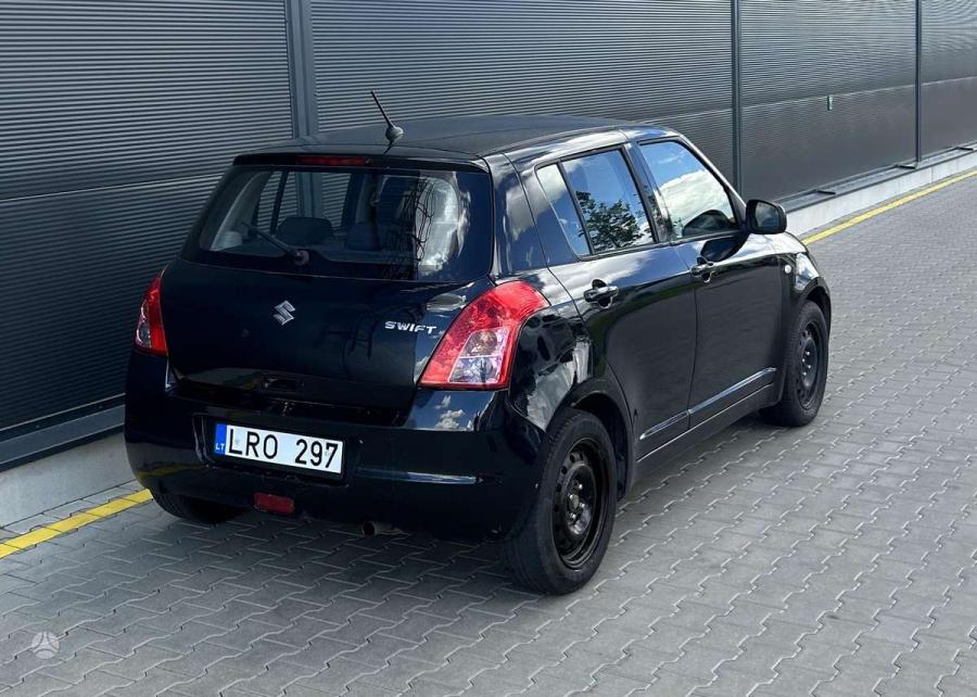 Melns Suzuki Swift 2008 Viļņa, ar dzinēja tilpumu 1.30 L un nobraukumu 343 tūkst. km par 600 €, foto 7 vietnē AUTOMOTO.COM.LV