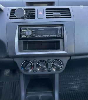 Melns Suzuki Swift 2008 Viļņa, ar dzinēja tilpumu 1.30 L un nobraukumu 343 tūkst. km par 600 €, foto 13 vietnē AUTOMOTO.COM.LV