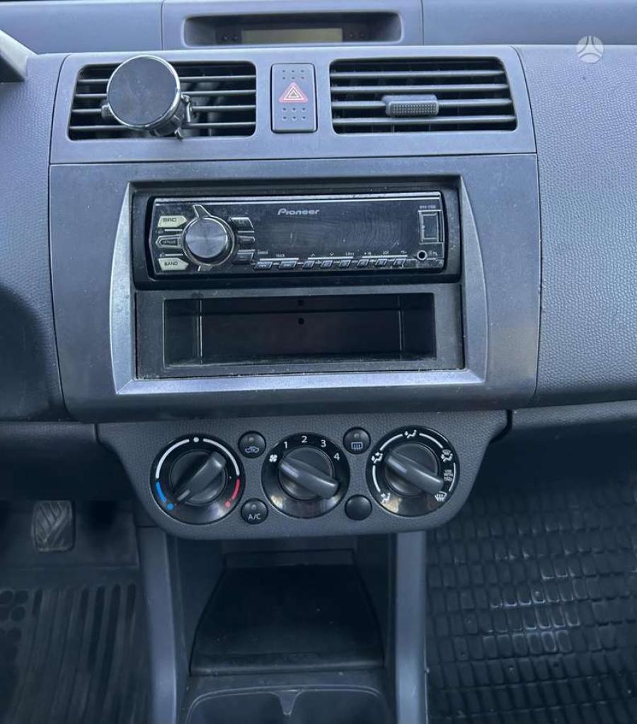 Melns Suzuki Swift 2008 Viļņa, ar dzinēja tilpumu 1.30 L un nobraukumu 343 tūkst. km par 600 €, foto 13 vietnē AUTOMOTO.COM.LV