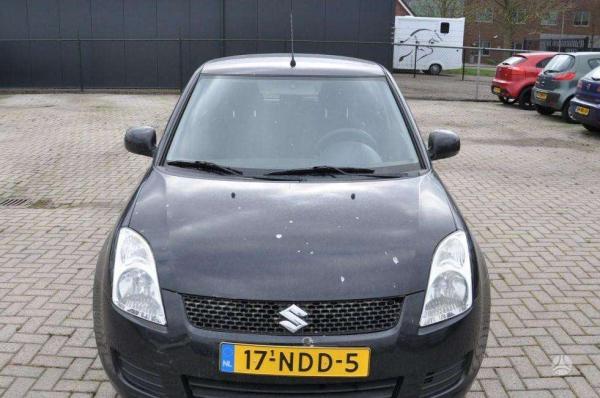 Black Suzuki Swift 2011 in Kaunas, with an engine capacity of 1.24 L and mileage of 299 thousand km for 1900 €, photo 4 on AUTOMOTO.COM.LV