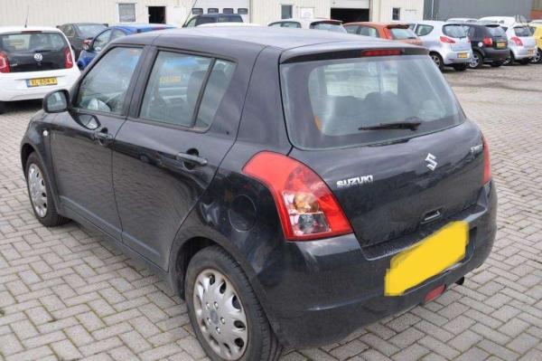 Black Suzuki Swift 2011 in Kaunas, with an engine capacity of 1.24 L and mileage of 299 thousand km for 1900 €, photo 5 on AUTOMOTO.COM.LV