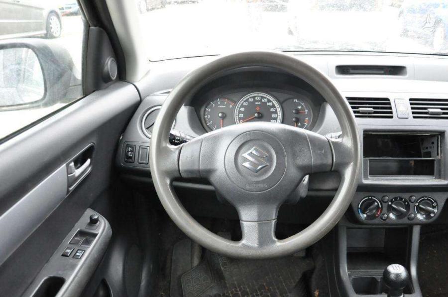 Black Suzuki Swift 2011 in Kaunas, with an engine capacity of 1.24 L and mileage of 299 thousand km for 1900 €, photo 6 on AUTOMOTO.COM.LV