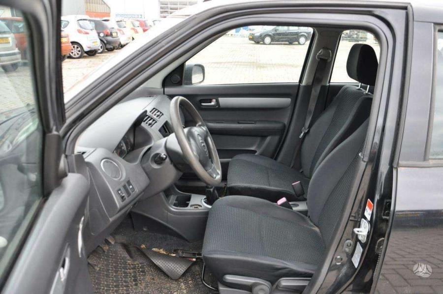 Black Suzuki Swift 2011 in Kaunas, with an engine capacity of 1.24 L and mileage of 299 thousand km for 1900 €, photo 7 on AUTOMOTO.COM.LV