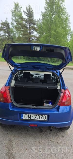 Zils Suzuki Swift 2005 Rīga, ar dzinēja tilpumu 1.50 L un nobraukumu 355 tūkst. km par 1950 €, foto 7 vietnē AUTOMOTO.COM.LV