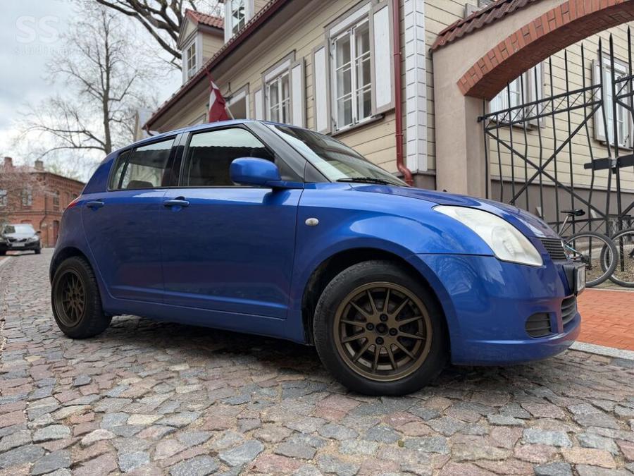Zils Suzuki Swift 2006 Cēsis, ar dzinēja tilpumu 1.30 L un nobraukumu 228 tūkst. km par 1490 €, foto 3 vietnē AUTOMOTO.COM.LV
