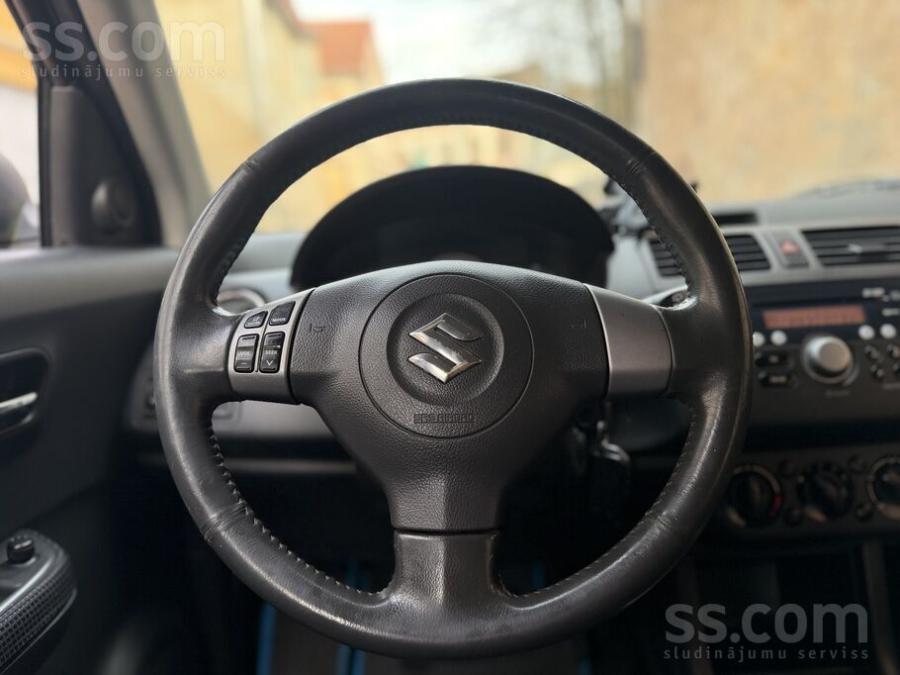 Zils Suzuki Swift 2006 Cēsis, ar dzinēja tilpumu 1.30 L un nobraukumu 228 tūkst. km par 1490 €, foto 14 vietnē AUTOMOTO.COM.LV