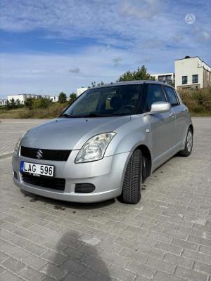 Pelēks Suzuki Swift 2005 Viļņa, ar dzinēja tilpumu 1.33 L un nobraukumu 133 tūkst. km par 1000 €, foto  vietnē AUTOMOTO.COM.LV