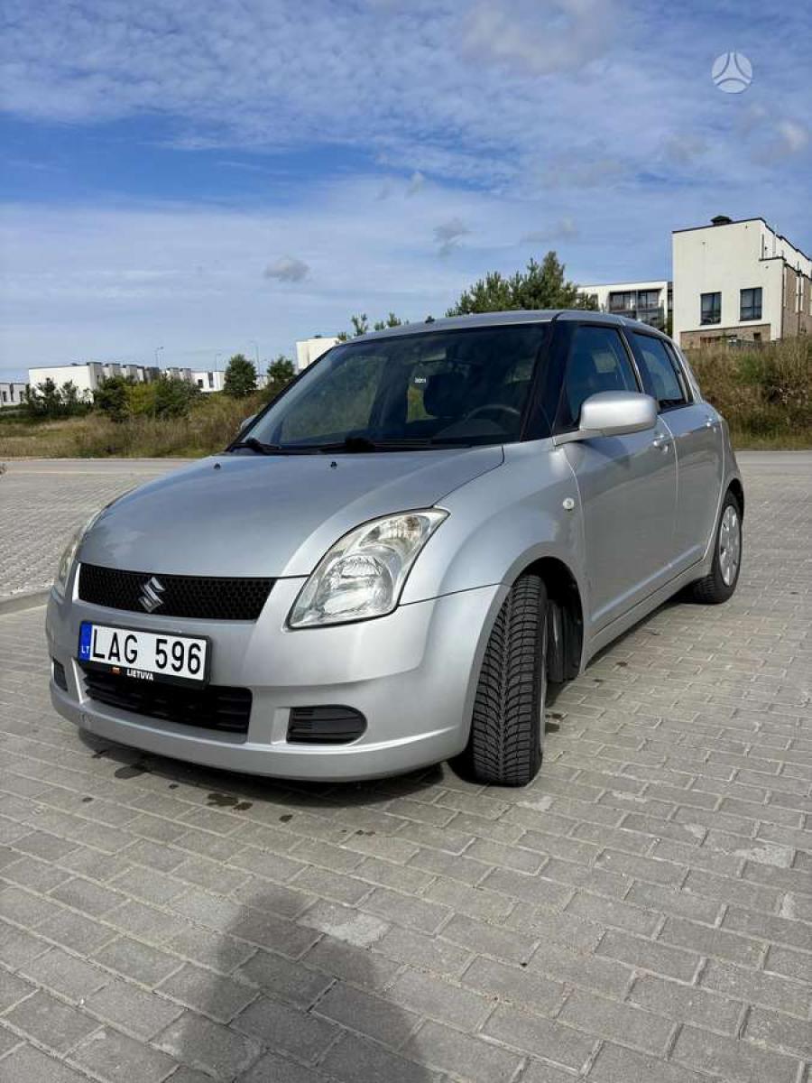 Pelēks Suzuki Swift 2005 Viļņa, ar dzinēja tilpumu 1.33 L un nobraukumu 133 tūkst. km par 1000 €, foto 1 vietnē AUTOMOTO.COM.LV