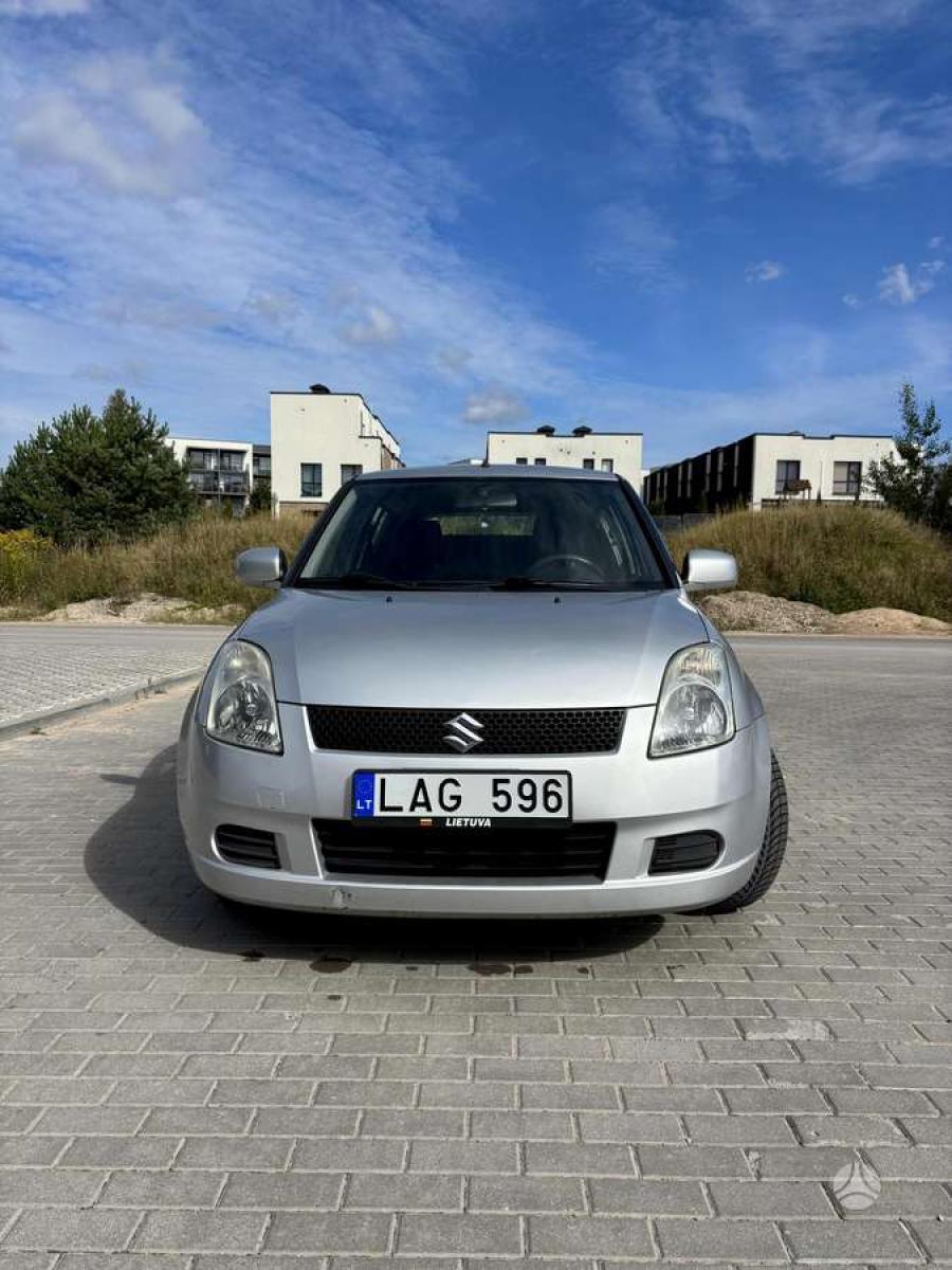 Pelēks Suzuki Swift 2005 Viļņa, ar dzinēja tilpumu 1.33 L un nobraukumu 133 tūkst. km par 1000 €, foto 3 vietnē AUTOMOTO.COM.LV