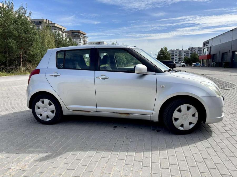 Pelēks Suzuki Swift 2005 Viļņa, ar dzinēja tilpumu 1.33 L un nobraukumu 133 tūkst. km par 1000 €, foto 7 vietnē AUTOMOTO.COM.LV