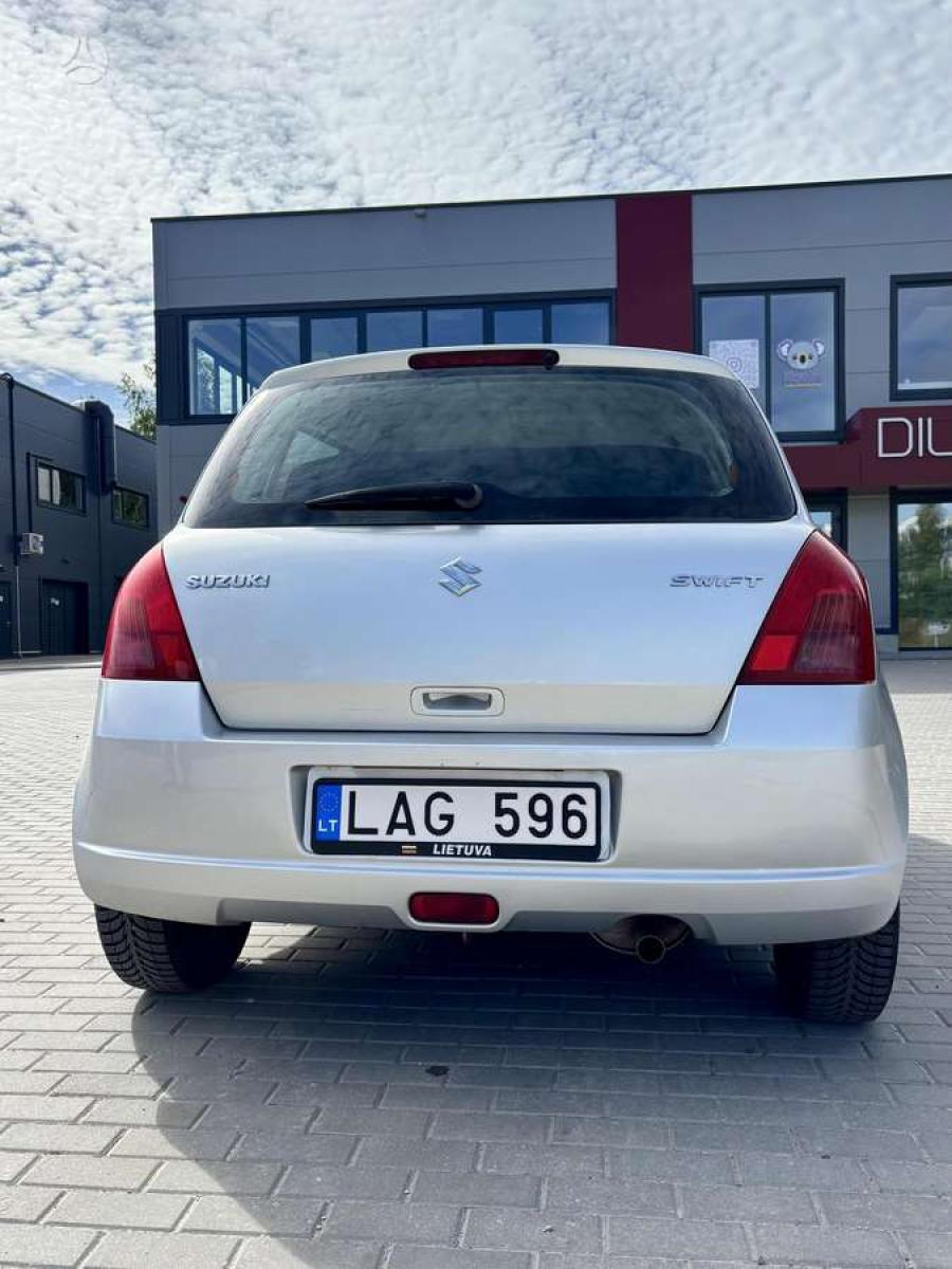 Pelēks Suzuki Swift 2005 Viļņa, ar dzinēja tilpumu 1.33 L un nobraukumu 133 tūkst. km par 1000 €, foto 9 vietnē AUTOMOTO.COM.LV