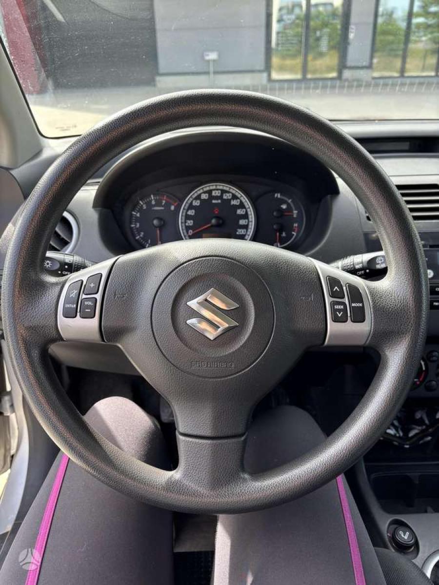 Pelēks Suzuki Swift 2005 Viļņa, ar dzinēja tilpumu 1.33 L un nobraukumu 133 tūkst. km par 1000 €, foto 12 vietnē AUTOMOTO.COM.LV