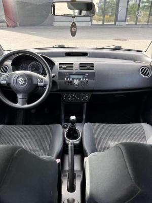 Pelēks Suzuki Swift 2005 Viļņa, ar dzinēja tilpumu 1.33 L un nobraukumu 133 tūkst. km par 1000 €, foto 15 vietnē AUTOMOTO.COM.LV