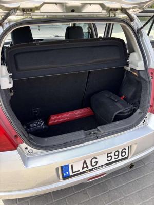 Pelēks Suzuki Swift 2005 Viļņa, ar dzinēja tilpumu 1.33 L un nobraukumu 133 tūkst. km par 1000 €, foto 18 vietnē AUTOMOTO.COM.LV