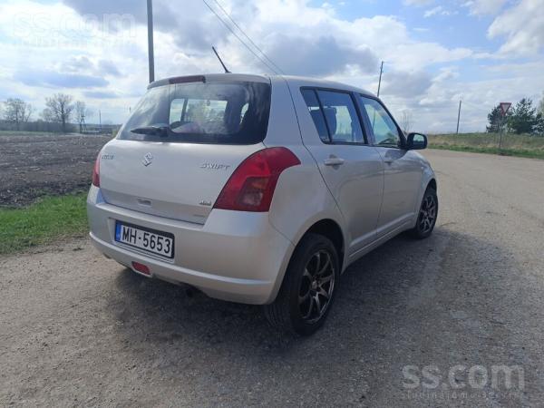 Pelēks Suzuki Swift 2007 Cēsis, ar dzinēja tilpumu 1.30 L un nobraukumu 201 tūkst. km par 2500 €, foto 3 vietnē AUTOMOTO.COM.LV