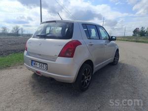 Pelēks Suzuki Swift 2007 Cēsis, ar dzinēja tilpumu 1.30 L un nobraukumu 201 tūkst. km par 2500 €, foto 3 vietnē AUTOMOTO.COM.LV