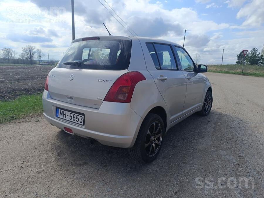 Pelēks Suzuki Swift 2007 Cēsis, ar dzinēja tilpumu 1.30 L un nobraukumu 201 tūkst. km par 2500 €, foto 3 vietnē AUTOMOTO.COM.LV