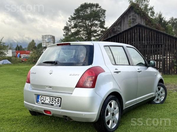 Suzuki Swift 2007 Cēsis vietnē Pelēks Suzuki Swift 2007 Cēsis, ar dzinēja tilpumu 1.30 L un nobraukumu 200 tūkst. km par 1400 €, foto 6 vietnē AUTOMOTO.COM.LV