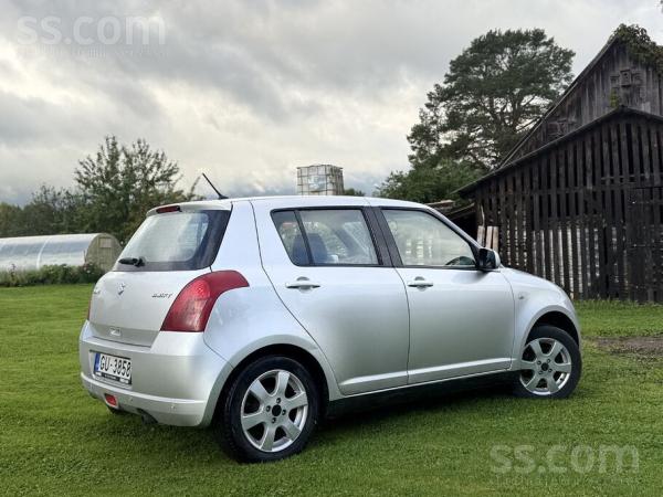 Suzuki Swift 2007 Cēsis vietnē Pelēks Suzuki Swift 2007 Cēsis, ar dzinēja tilpumu 1.30 L un nobraukumu 200 tūkst. km par 1400 €, foto 7 vietnē AUTOMOTO.COM.LV