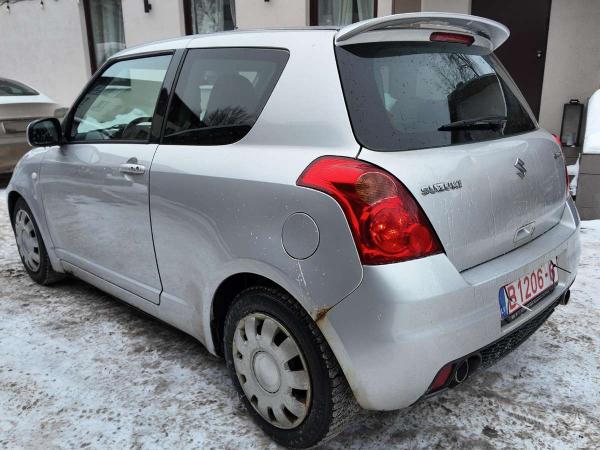 Grey Suzuki Swift 2008 in Riga, with an engine capacity of 1.59 L and mileage of 176 thousand km for 2900 €, photo 3 on AUTOMOTO.COM.LV