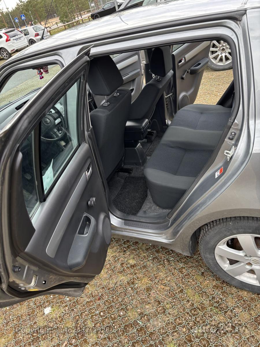 Pelēks Suzuki Swift 2009 Tallina, ar dzinēja tilpumu 1.20 L un nobraukumu 151 tūkst. km par 3300 €, foto 12 vietnē AUTOMOTO.COM.LV