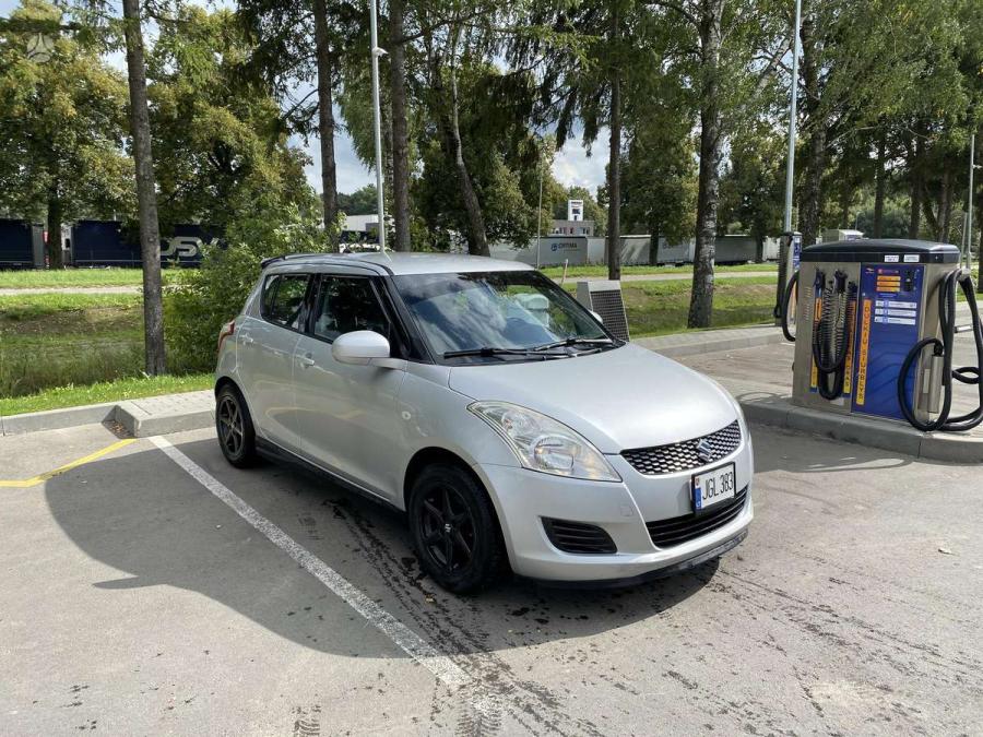 Pelēks Suzuki Swift 2011 Viļņa, ar dzinēja tilpumu 1.24 L un nobraukumu 174 tūkst. km par 3700 €, foto 3 vietnē AUTOMOTO.COM.LV