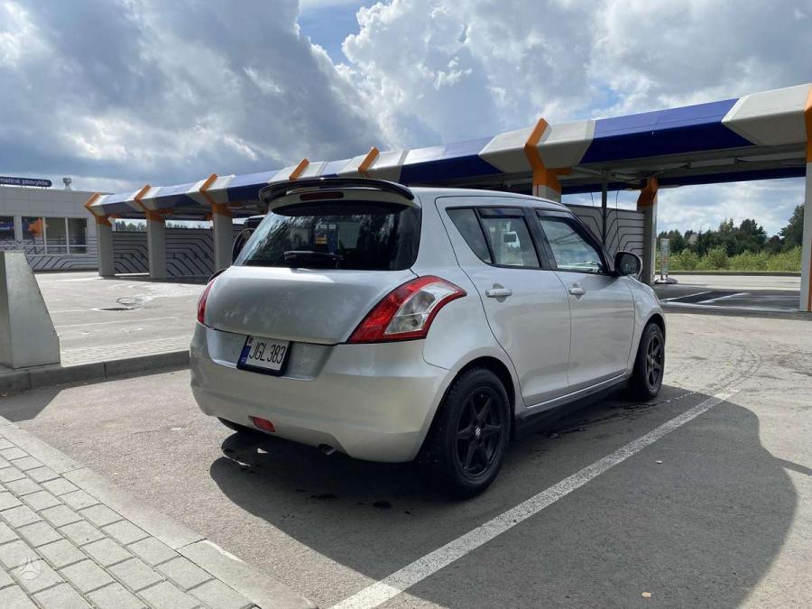 Pelēks Suzuki Swift 2011 Viļņa, ar dzinēja tilpumu 1.24 L un nobraukumu 174 tūkst. km par 3700 €, foto 5 vietnē AUTOMOTO.COM.LV