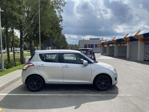 Suzuki Swift 2011 Viļņa vietnē Pelēks Suzuki Swift 2011 Viļņa, ar dzinēja tilpumu 1.24 L un nobraukumu 174 tūkst. km par 3700 €, foto 6 vietnē AUTOMOTO.COM.LV