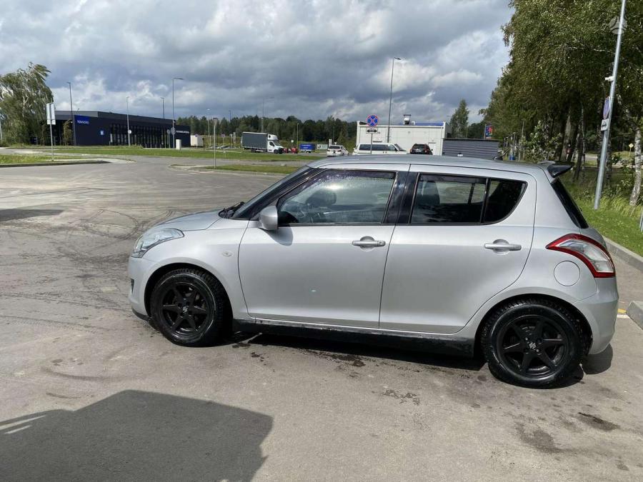 Pelēks Suzuki Swift 2011 Viļņa, ar dzinēja tilpumu 1.24 L un nobraukumu 174 tūkst. km par 3700 €, foto 7 vietnē AUTOMOTO.COM.LV