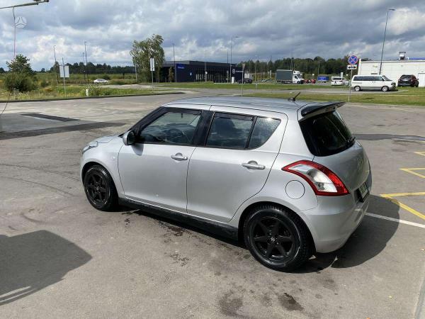 Suzuki Swift 2011 Viļņa vietnē Pelēks Suzuki Swift 2011 Viļņa, ar dzinēja tilpumu 1.24 L un nobraukumu 174 tūkst. km par 3700 €, foto 8 vietnē AUTOMOTO.COM.LV